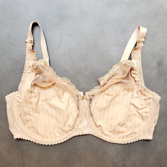 Chantelle | Intimates & Sleepwear | Chantelle Underwire Bra 38dddd ...